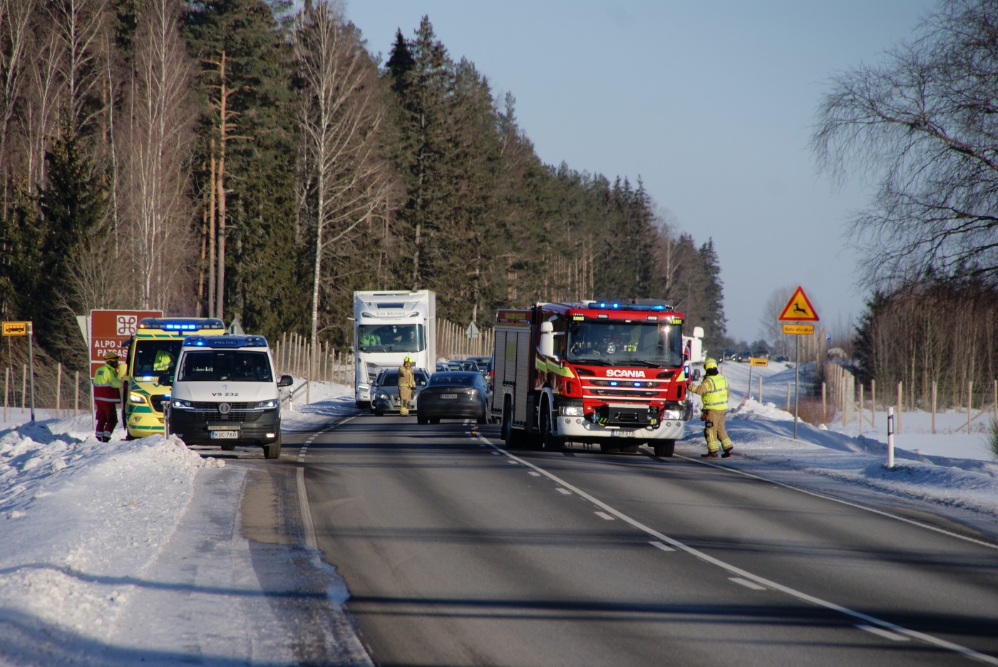 Tilannehuone.fi - Lava-auto törmäsi kuorma-autoon Valtatiellä 9 ...